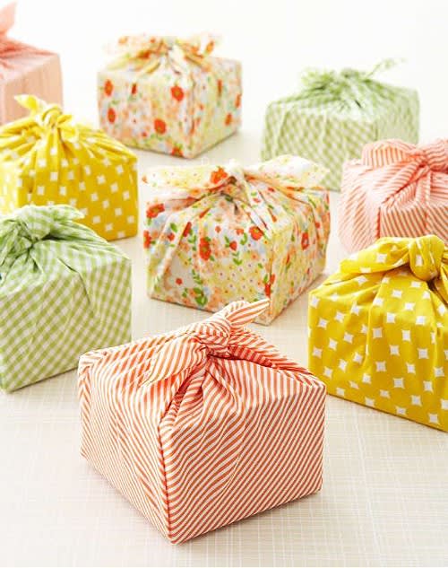 DIY: Wrapping with Fabric | Lulus Blog