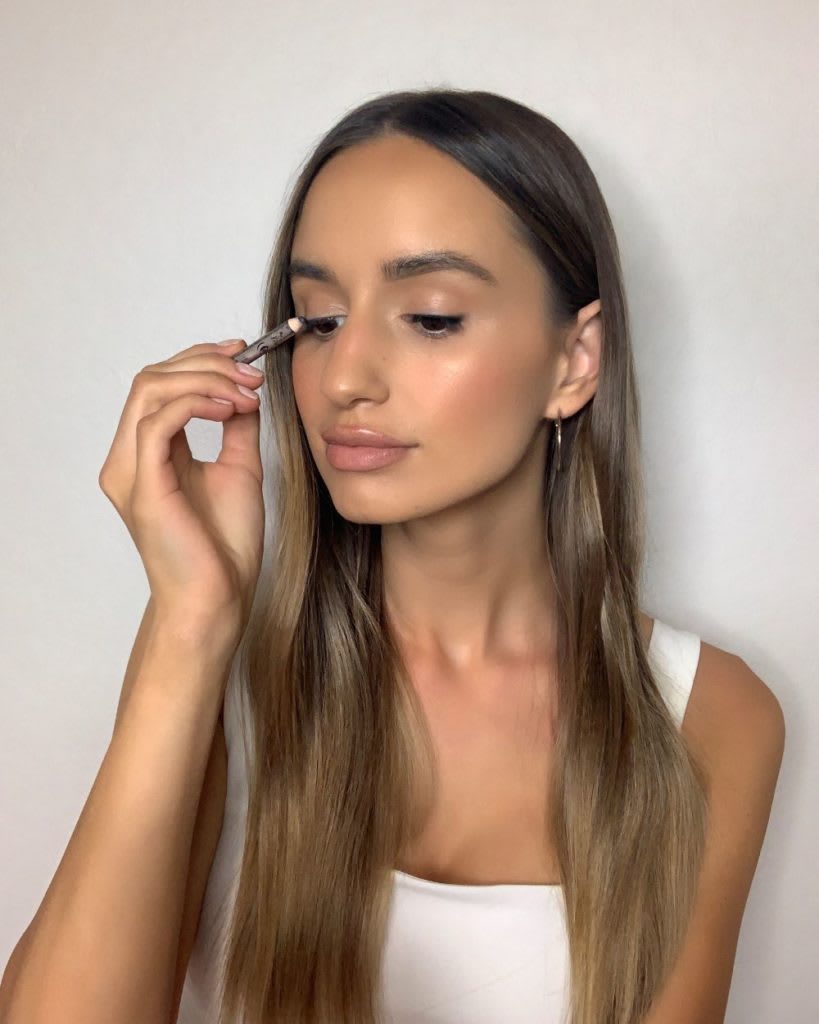 Get Picture Perfect With This Simple Graduation Makeup Tutorial - Lulus ...