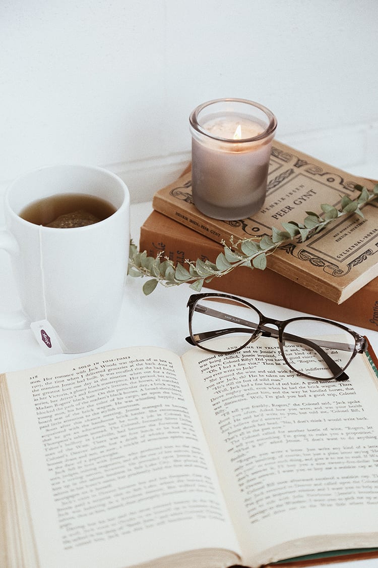 It's National Read A Book Day! Here's What We're Reading - Lulus.com ...