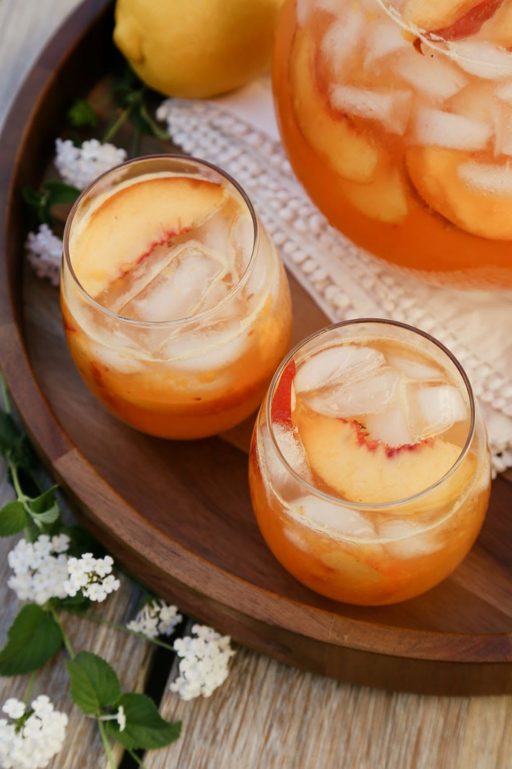 This Vodka Lemonade Recipe is Just *Peachy* - Lulus.com Fashion Blog