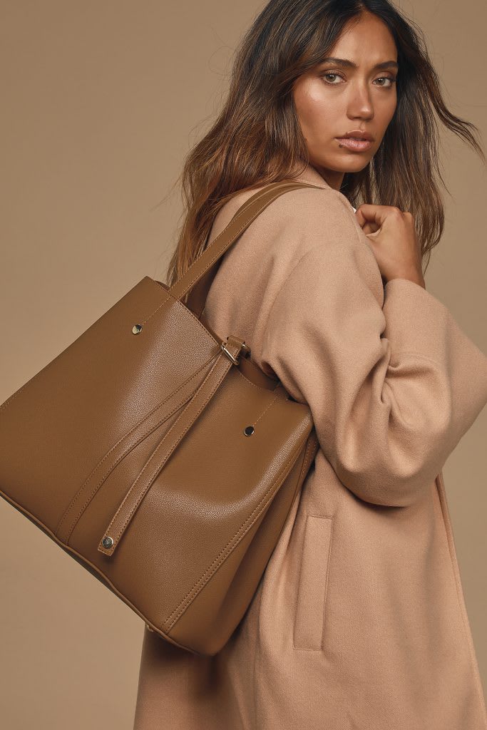 What to Wear to a Job Interview: Essentials to Outfit You in Confidence ...