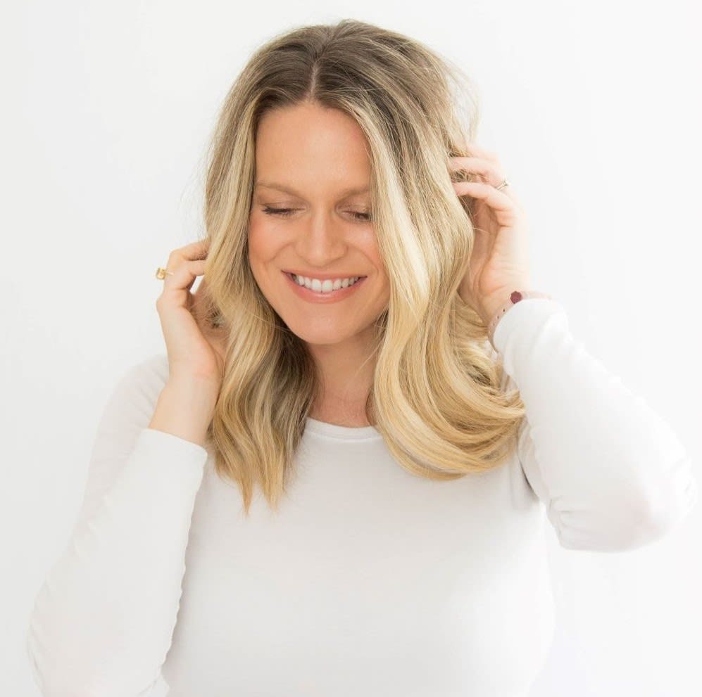 How To Wear A Middle Part Hairstyle 3 Ways - Lulus.com Fashion Blog