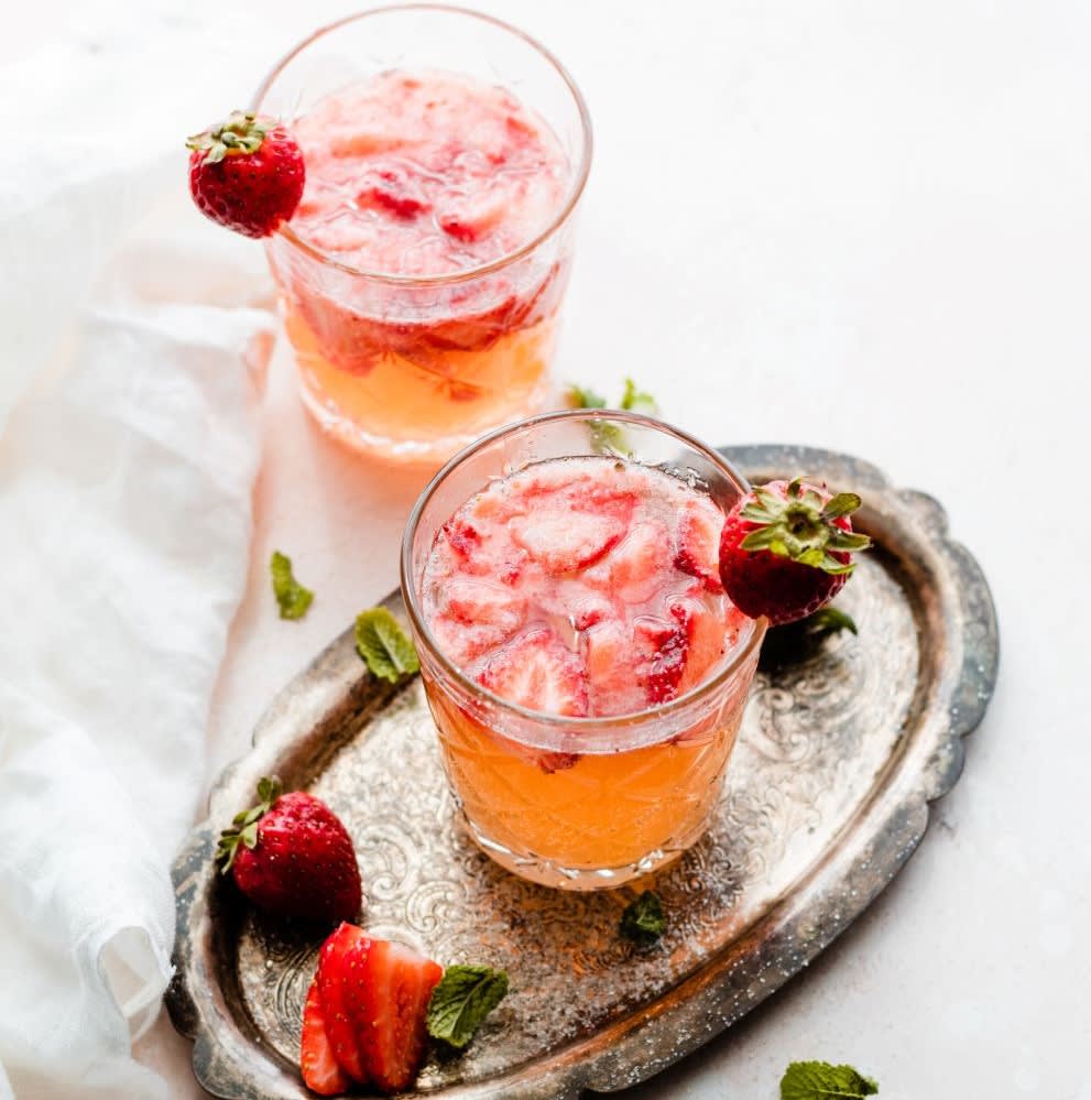 Strawberry Bourbon Smash Cocktail Recipe - Lulus.com Fashion Blog