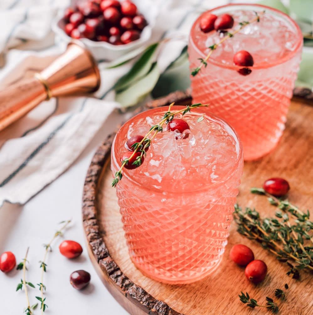 Holiday Cocktail Cranberry Ginger Fizz Lulus Fashion Blog holiday-cocktail-cranberry-ginger-fizz-lulus-fashion-blog