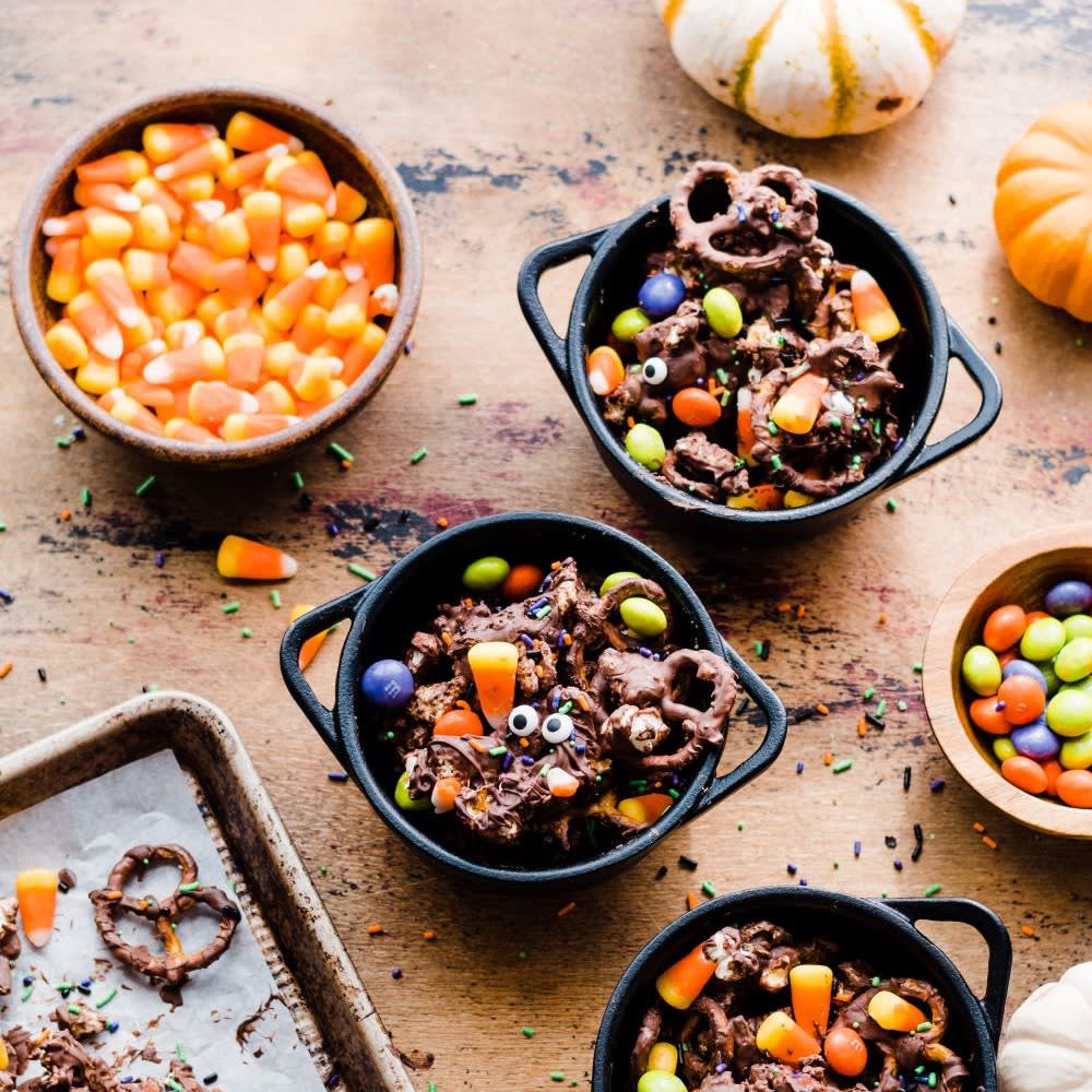 Halloween Snacks: Spooky Chex Mix - Lulus.com Fashion Blog