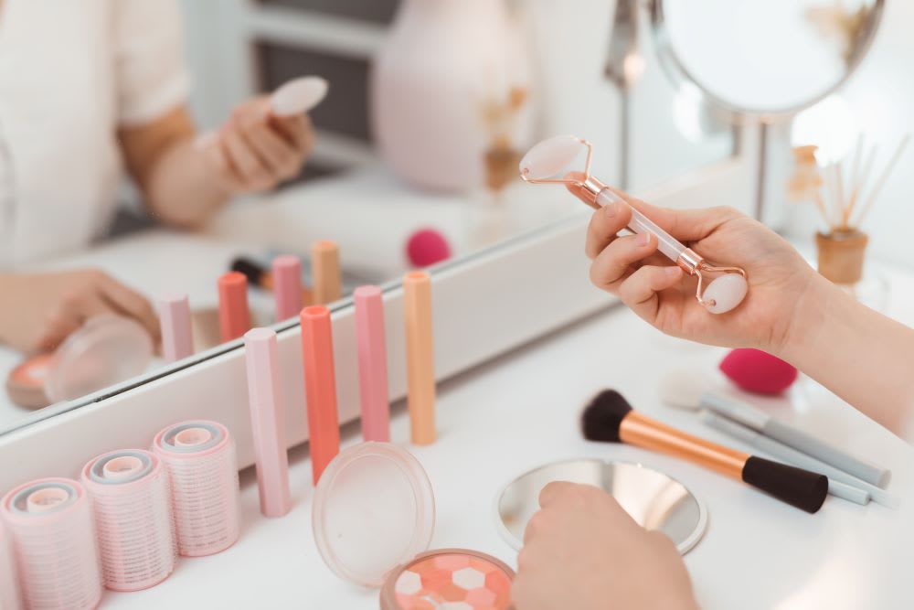 How To Use A Face Roller Like A Pro - Lulus.com Fashion Blog