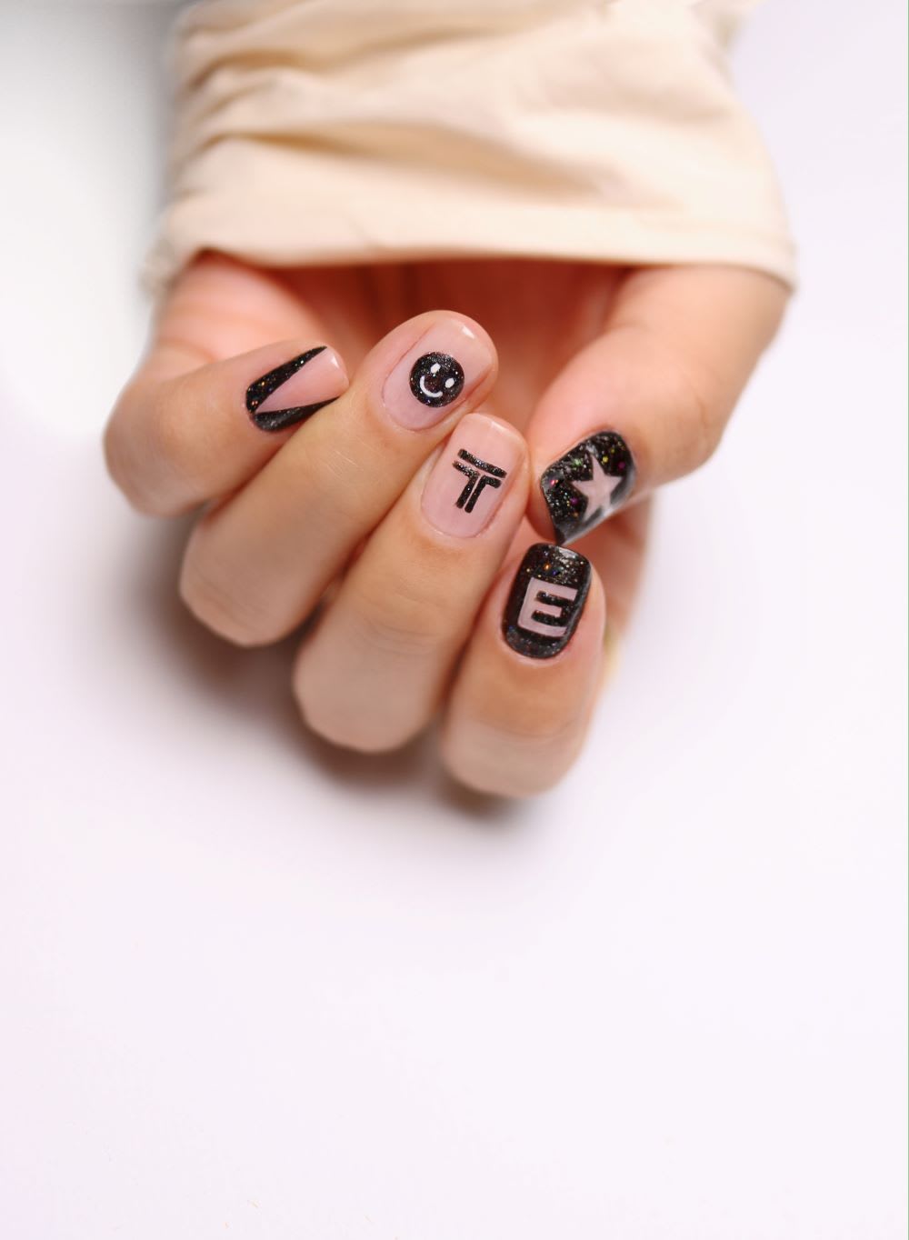 Nail Art Ideas For Election Day - Lulus.com Fashion Blog