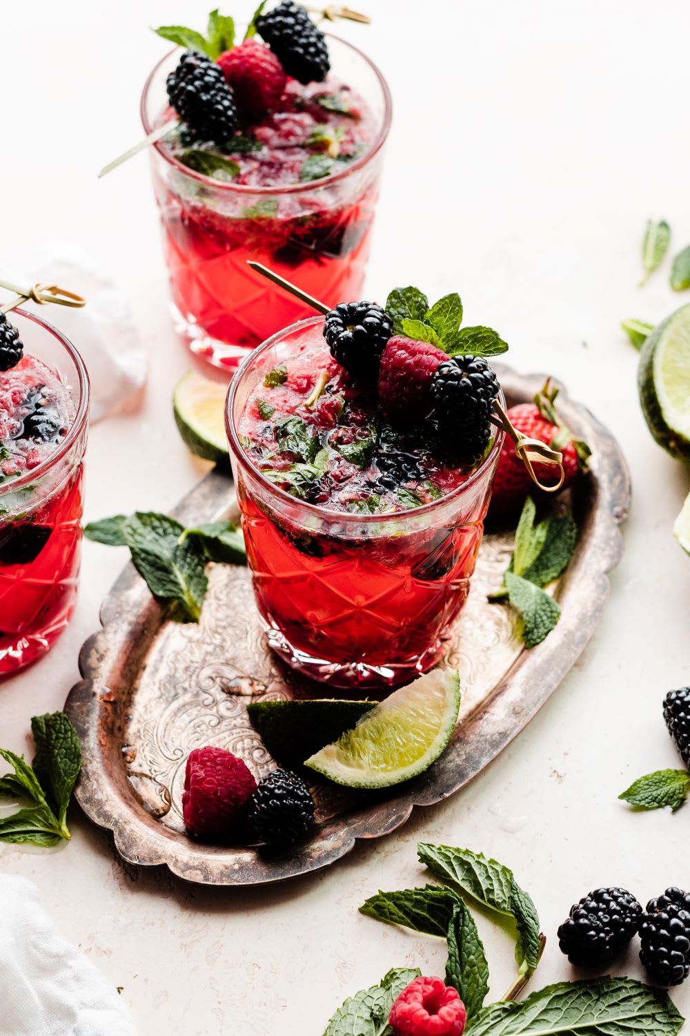 A Summer-Perfect Blackberry Mojito Recipe - Lulus.com Fashion Blog