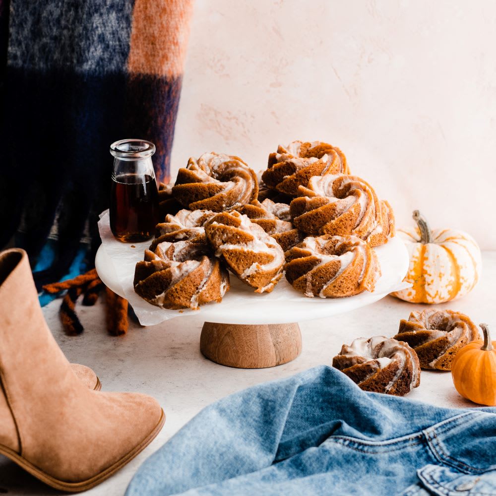 Need An Easy Fall Dessert Recipe? Try Mini Pumpkin Bundt Cakes - Lulus ...