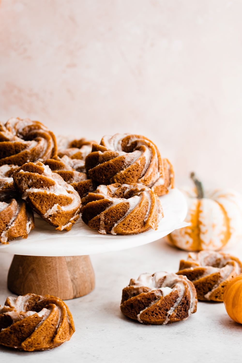 Need An Easy Fall Dessert Recipe? Try Mini Pumpkin Bundt Cakes - Lulus ...
