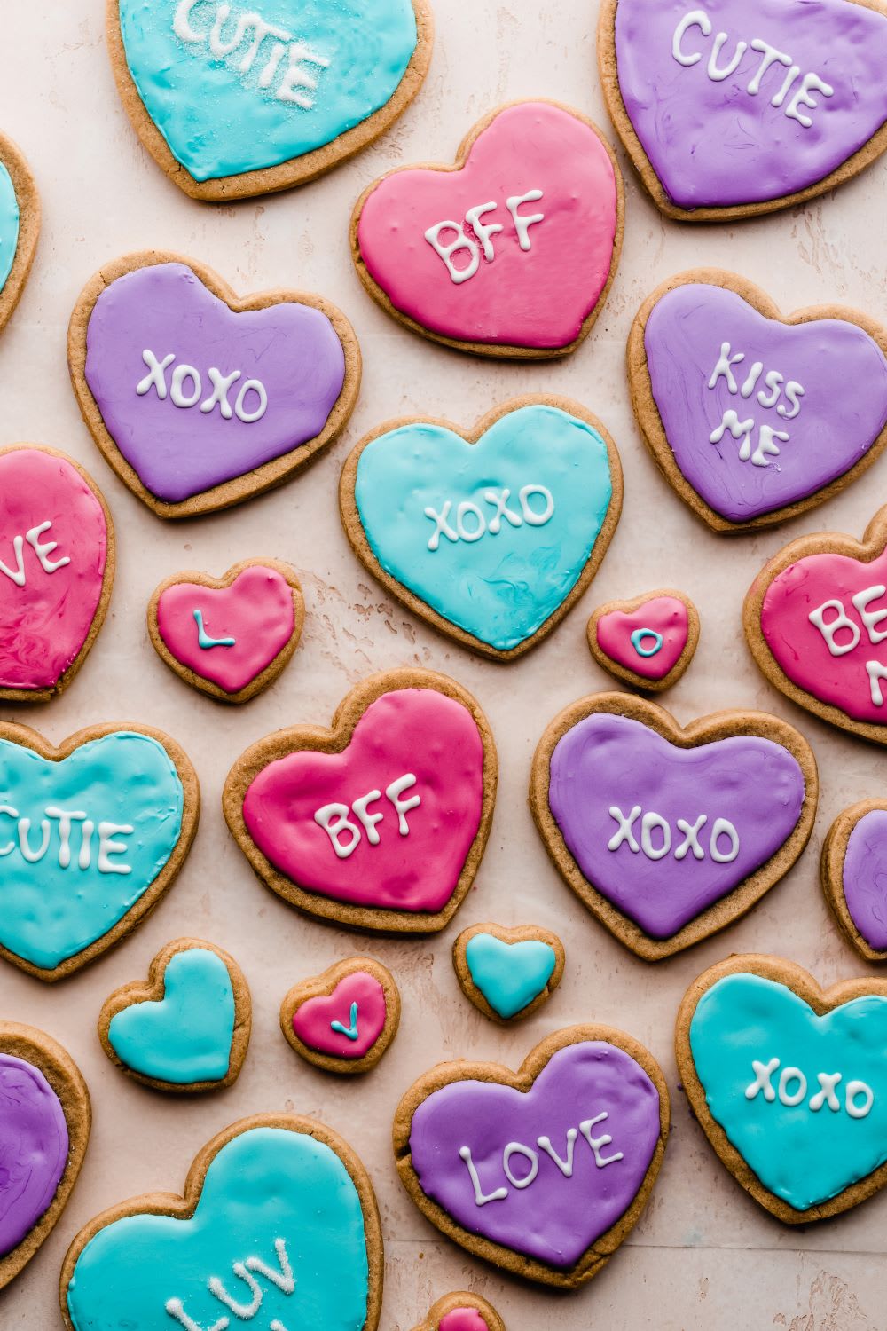 How To Make Decorated Conversation Heart Cookies - Lulus.com Fashion Blog