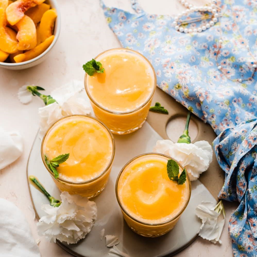 The Easiest Peach Frosé Recipe For Summer - Lulus.com Fashion Blog