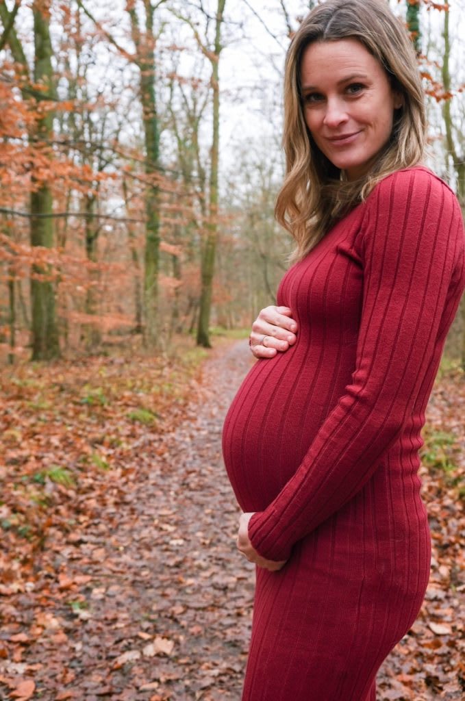 Maternity Holiday Dresses: 16 Pregnancy Christmas Outfits - Lulus.com ...