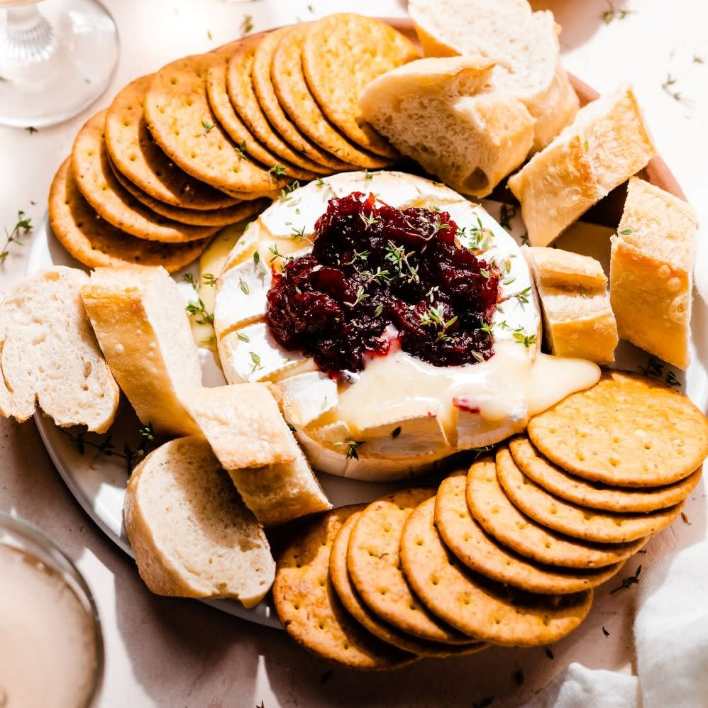 How To Make Baked Brie With Cranberry - Lulus.com Fashion Blog