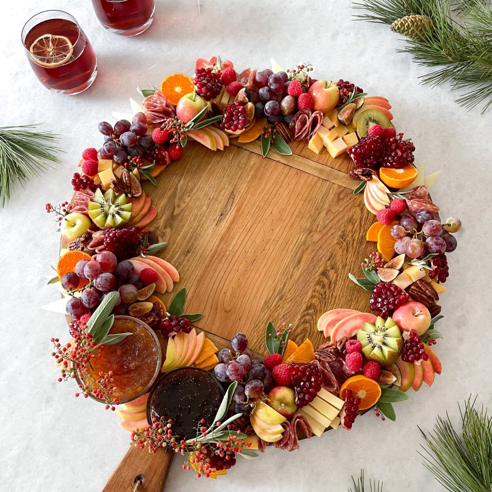 How To Build A Stunning Holiday Cheese Board Wreath - Lulus.com Fashion ...