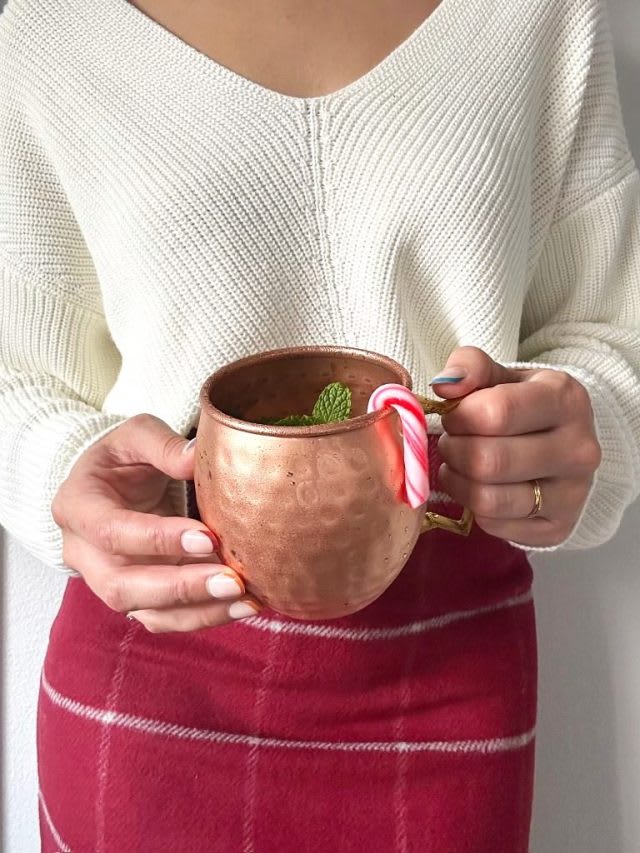 How To Make A Festive Winter Moscow Mule - Lulus.com Fashion Blog