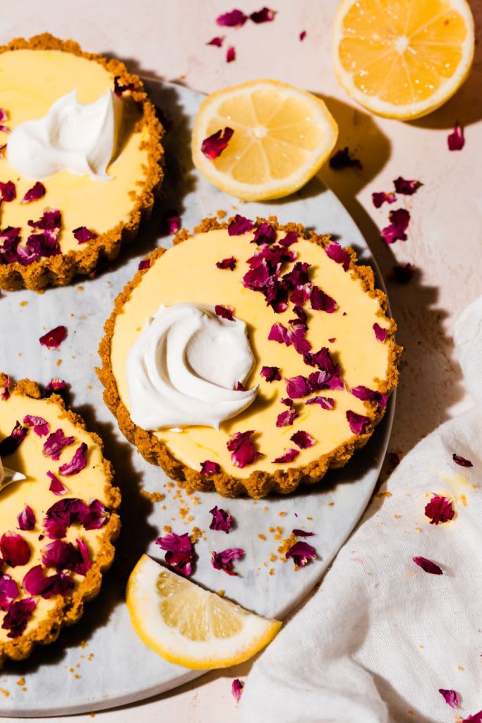The Cutest Little Mini Lemon Tart Recipe (With Flowers!) - Lulus.com ...