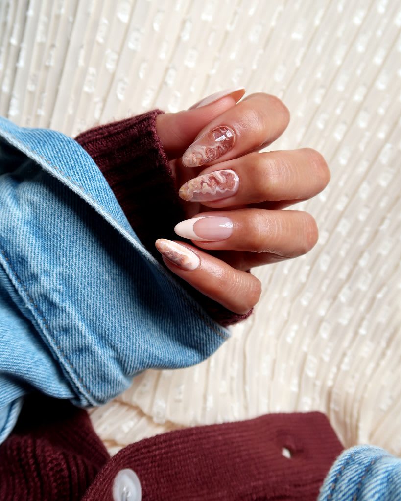 How To Do Creamy Brown Latte Nails For Fall - Lulus.com Fashion Blog