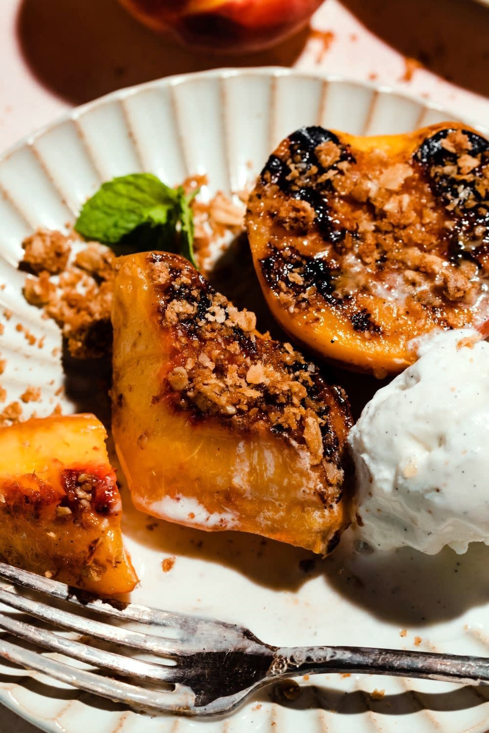 Grilled Peaches And Ice Cream: Easy Peach Crisp Recipe - Lulus.com ...