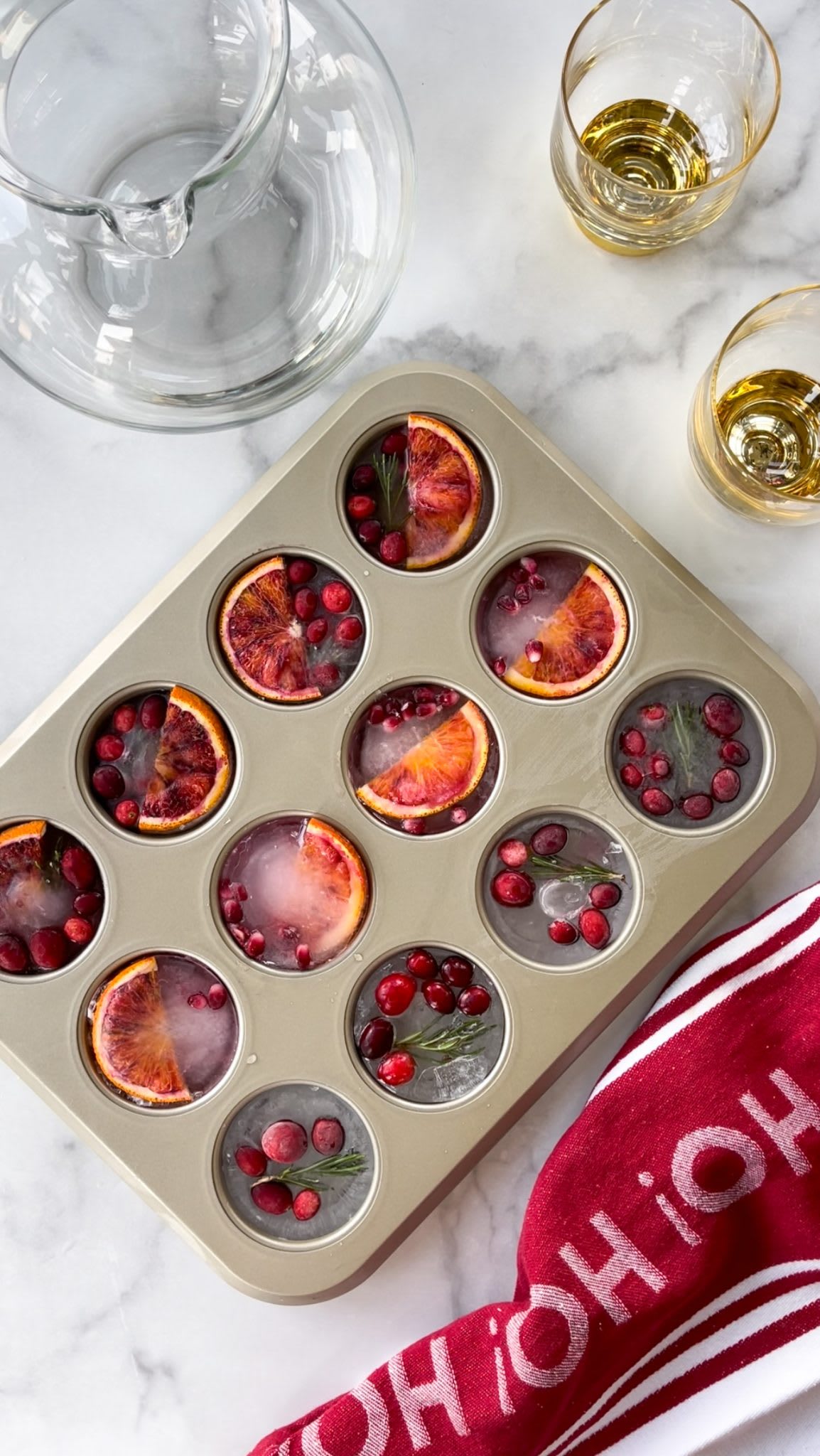 Christmas Cocktail Ideas: Level Up Your Drink Game With Holiday Ice ...