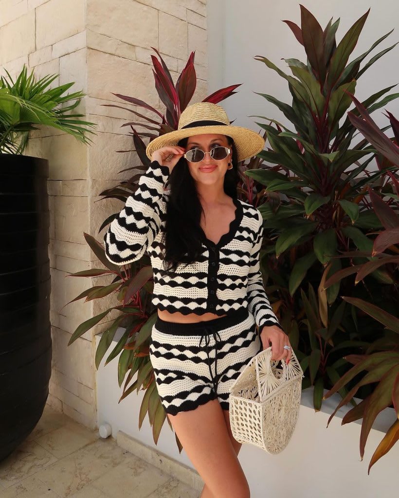What to Wear on a Beach Vacation: Outfit Ideas For 2024