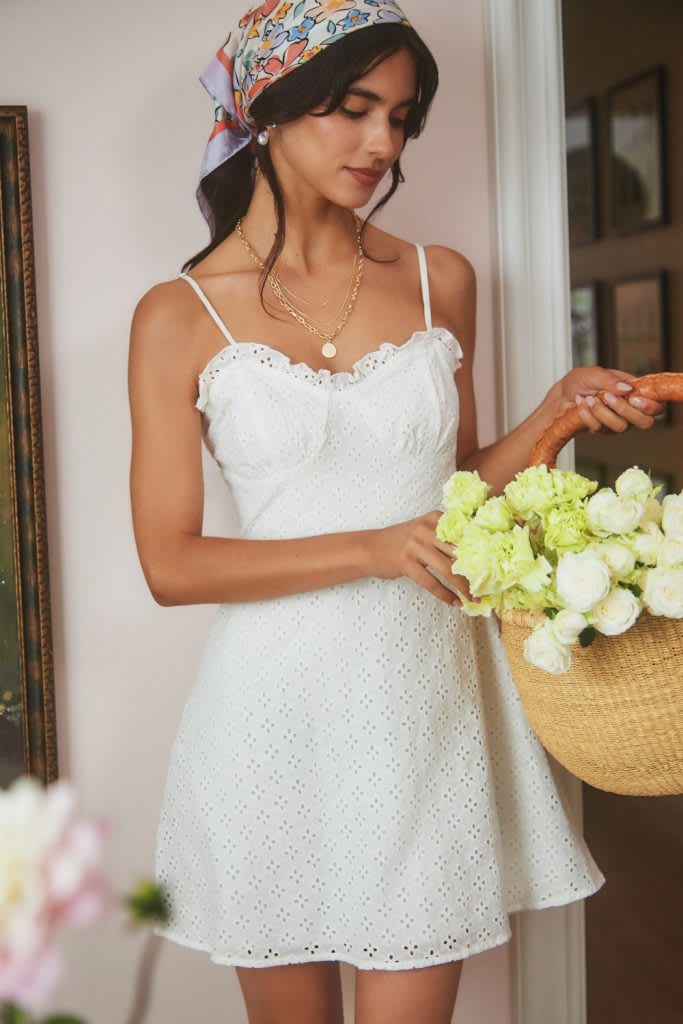 Graduation Party Outfits Guide: What To Wear If You're the Grad Or A ...