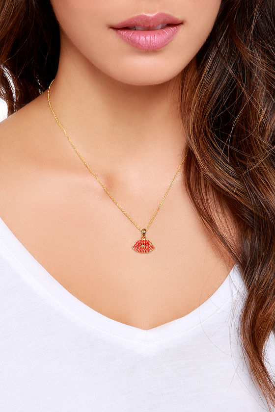 Pretty Gold Necklace - Red Lips Necklace - $14.00 - Lulus