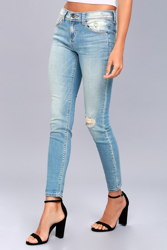 Chic Light Wash Jeans - Distressed Low-Rise Jeans - Lulus