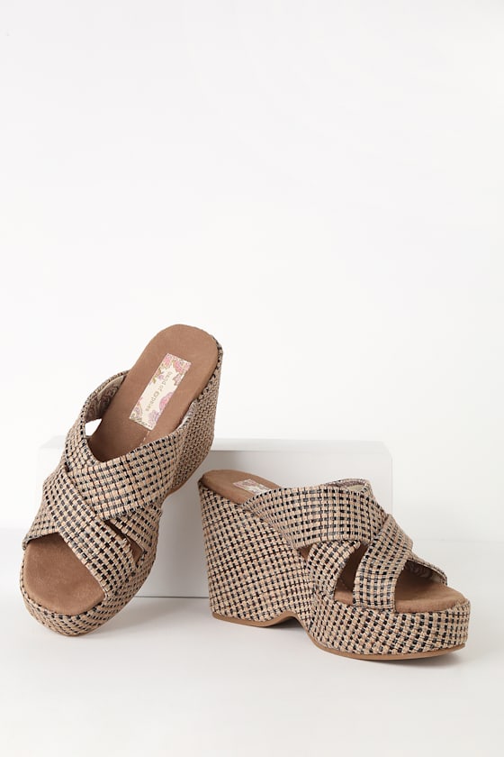Band of Gypsies Sage - Woven Wedge Sandals - Black and Tan Shoes - Lulus