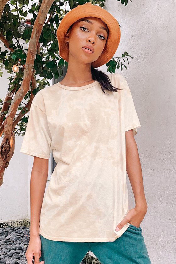 Trendy Beige Tie-Dye Tee - Oversized T-Shirt - Cool Basic Tee - Lulus
