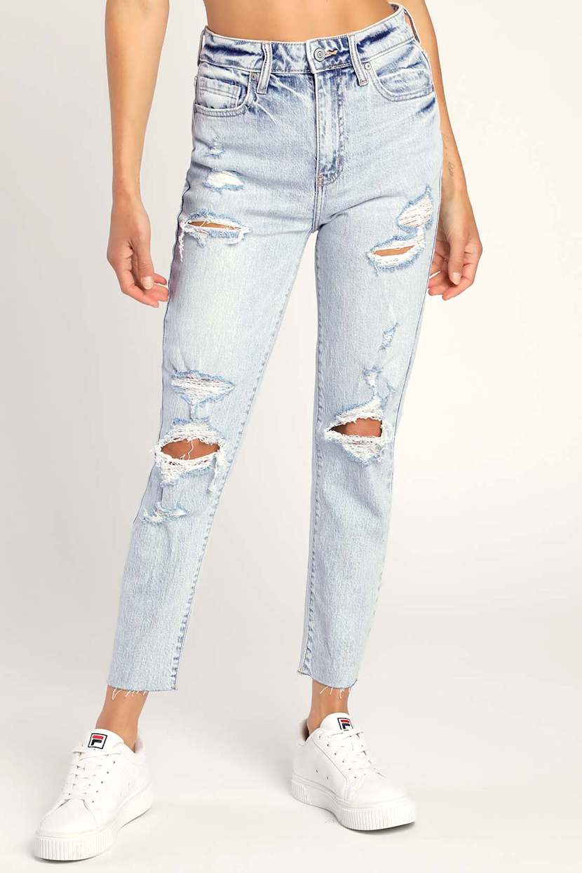 Light Acid Wash Jeans Outfit